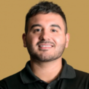 Ian Bernal: FOUNDER, EMPRENDEDORES DIGITALES & SANTO CUBES